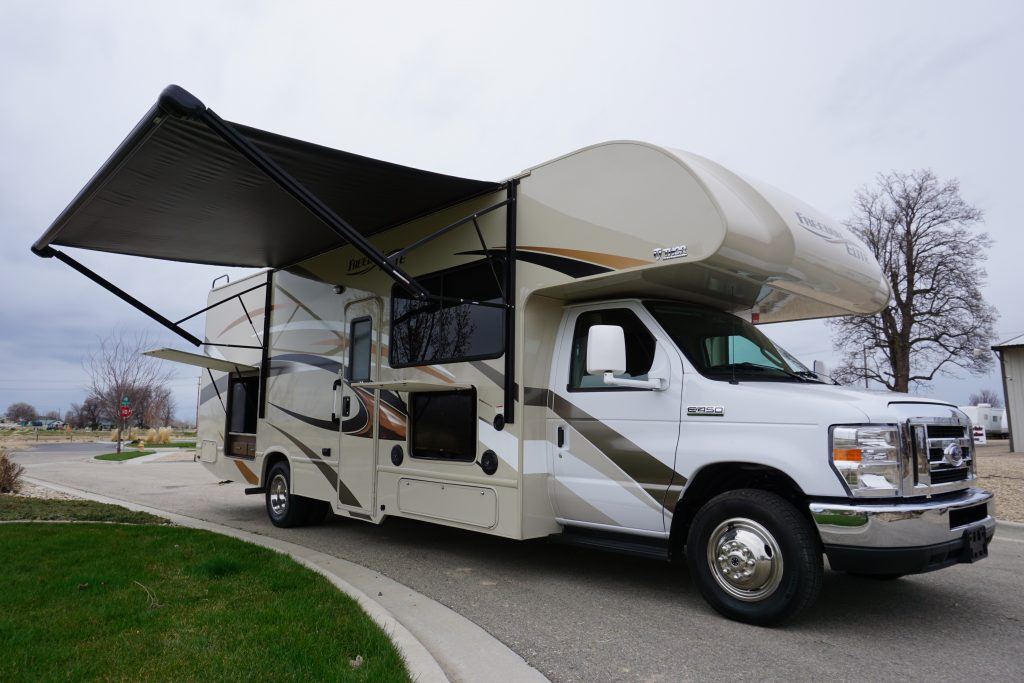 29-Thor-Freedom-Elite-RV-Rental-Ext-01