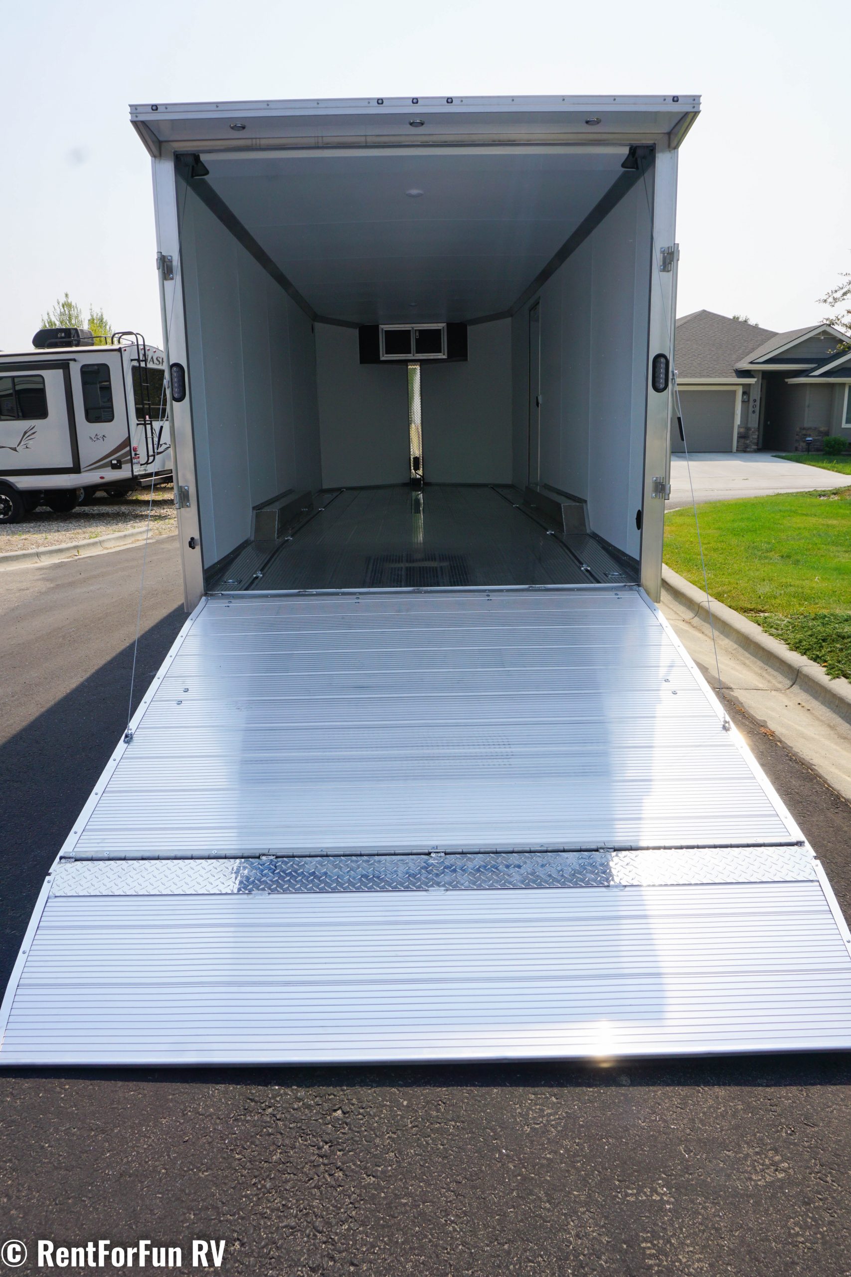 22-Enclosed-Trailer-Rental (7 of 8)